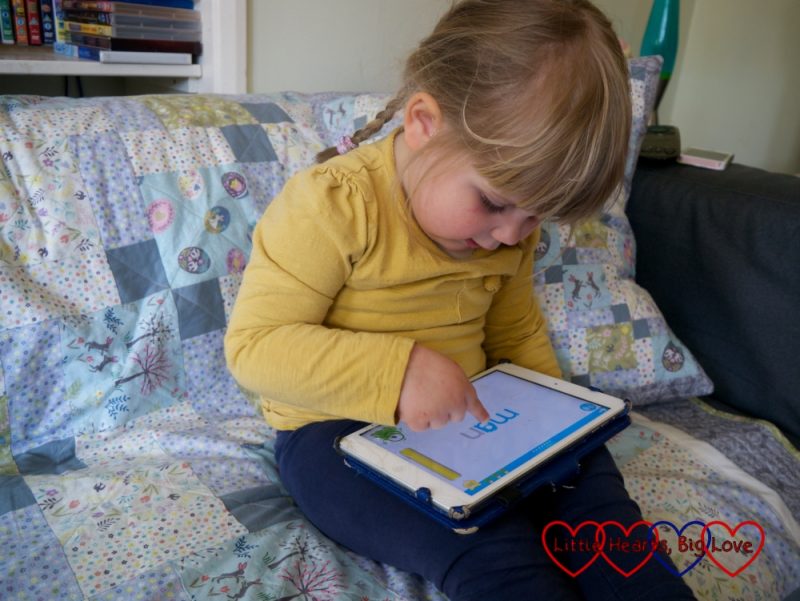 Helping my child learn to read using the Read with Phonics app - Little ...