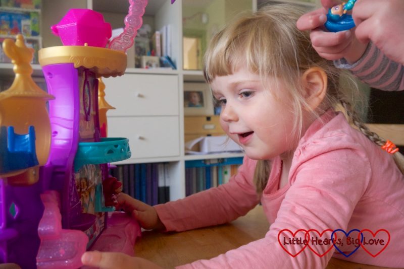 Review – Shimmer & Shine™ Teenie Genies™ Floating Genie Palace - Little ...