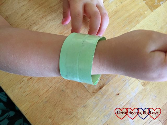 #30DaysWild - Simple nature bracelets - Little Hearts, Big Love