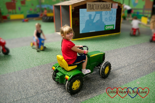 A day out at Bocketts Farm Park - Little Hearts, Big Love