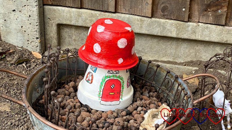 Making fairy houses - Little Hearts, Big Love