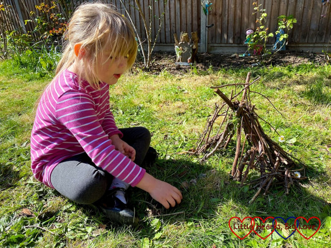 Outdoor learning: making a toy den - Little Hearts, Big Love