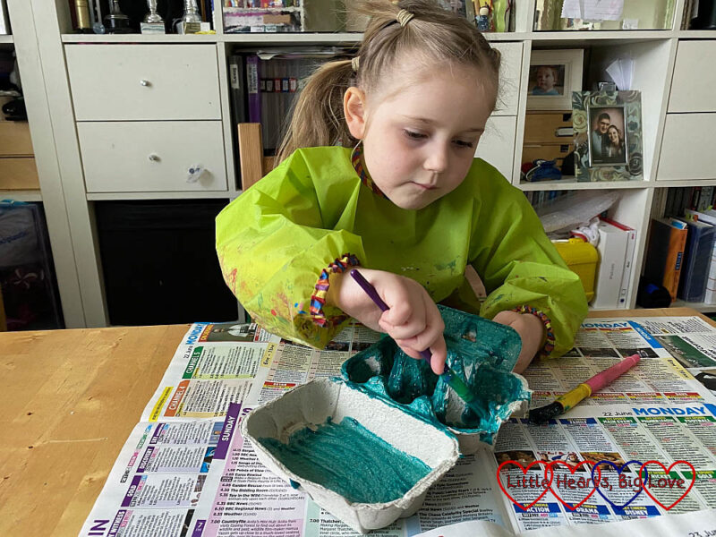 Crafting with kids: making an ocean in an eggbox with peg doll mermaids ...
