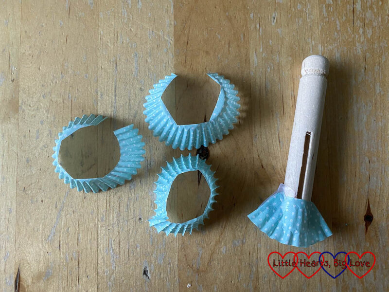 Crafting with kids: making an ocean in an eggbox with peg doll mermaids ...