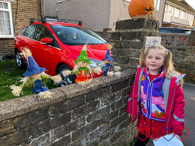 We're going on a scarecrow hunt - Little Hearts, Big Love